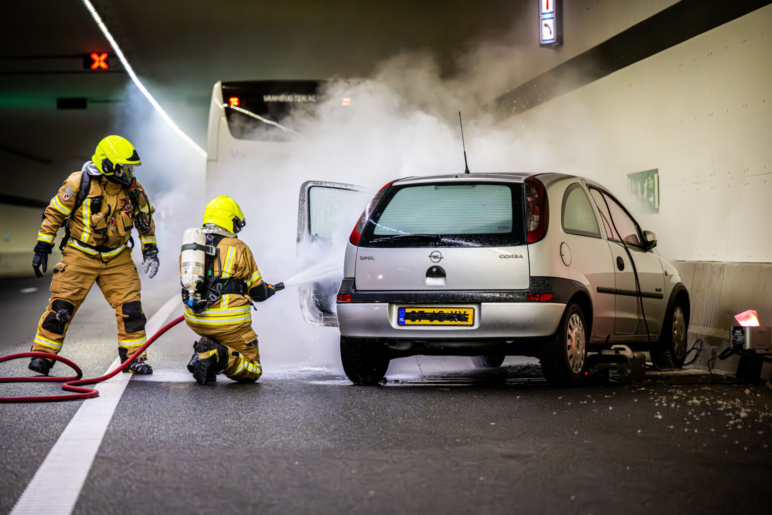 Hulpdiensten houden realistische oefening in nieuwe Rottemerentunnel ...